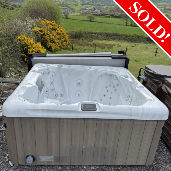 LA Spas Maui - Welsh Hot Tubs