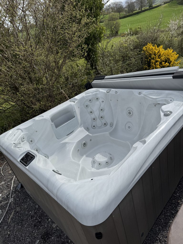 LA Spas Maui - Welsh Hot Tubs